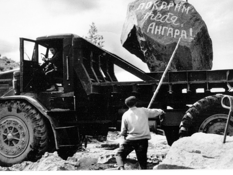 Карьерный самосвал МАЗ 525: характеристики